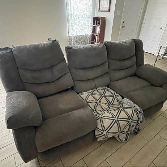 🎁 Freebies Up for Grabs Around Aubrey — Furniture & More - NewsBreak