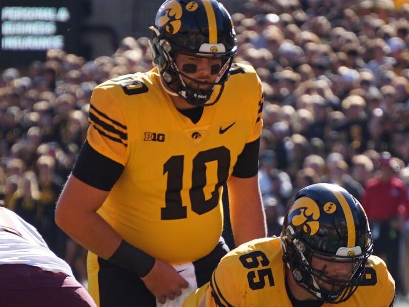 Iowa quarterback Deacon Hill enters the transfer portal