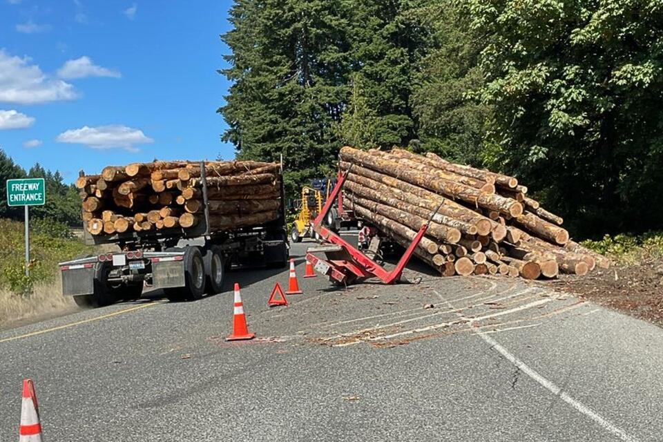 Log Truck Loses Load and Caused Partial Blockage on US-101 - NewsBreak
