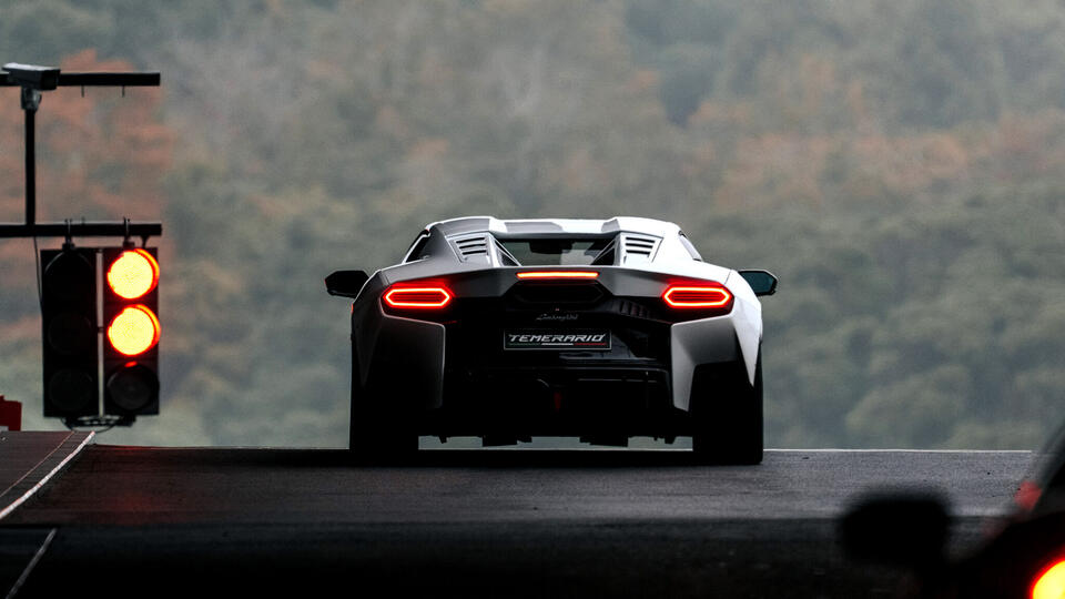 Only Two Gas Cars Have Ever Beaten This Lambo’s Acceleration Time At ...